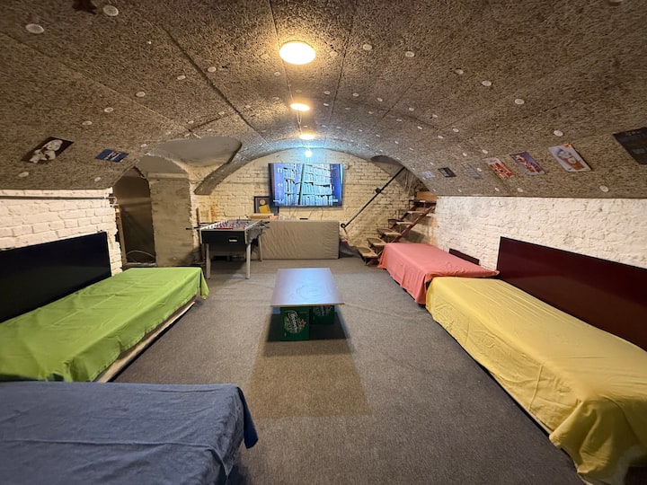 Former Pub 6 For Group, 14p - Budapest