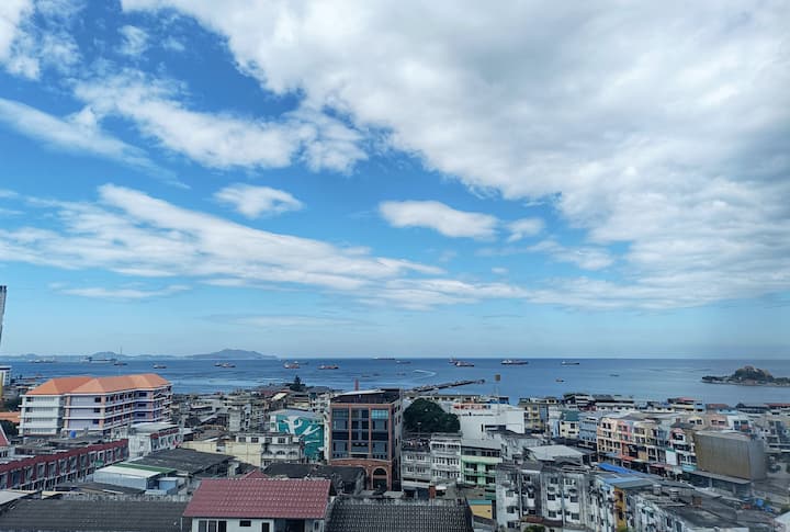 Spacious Seaview Condo In The Heart Of Sriracha - Si Racha