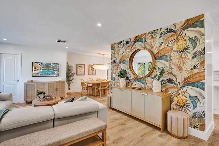 Waterfront Retreat W Pool | Fully Remodeled 4br - Boynton Beach, FL