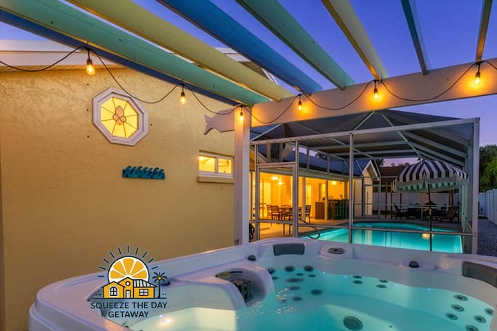 Sleeps 12~covered Pool~hot Tub~bbq~putt Putt - Anna Maria Island, FL