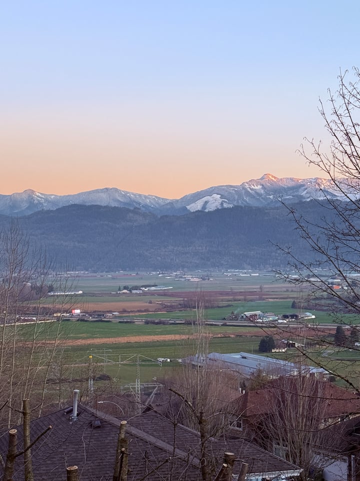 Walter House | Valley Views, Trails & Mountain - 애보츠포드