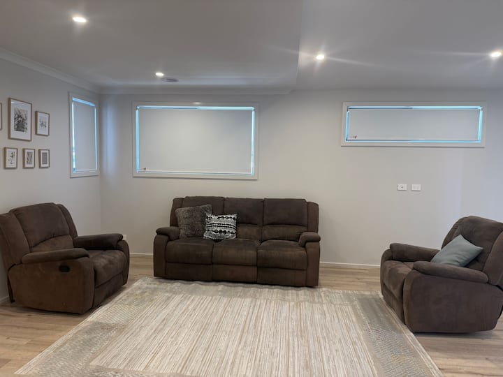 Spacious Family 4br Townhouse In Clyde North - Koo Wee Rup