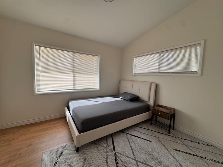 Happy Bathing, Sunshine Room C, Happy Mood - Baldwin Park, CA