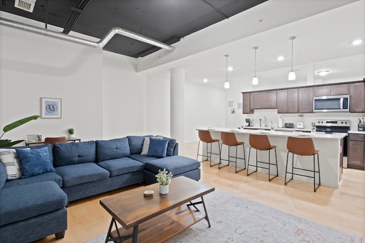 Spacious City Loft • King Bed, Work Desk & Parking - Rochester, NY