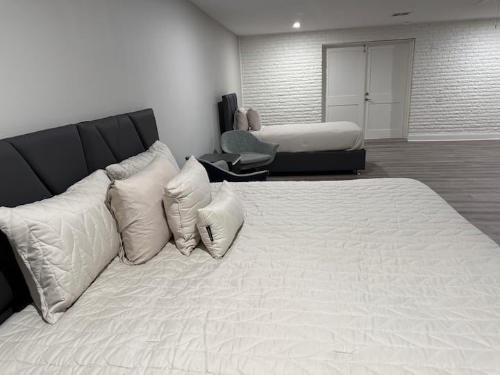 Ground Floor Master Suite With Its Own Full Bath - New Orleans, LA