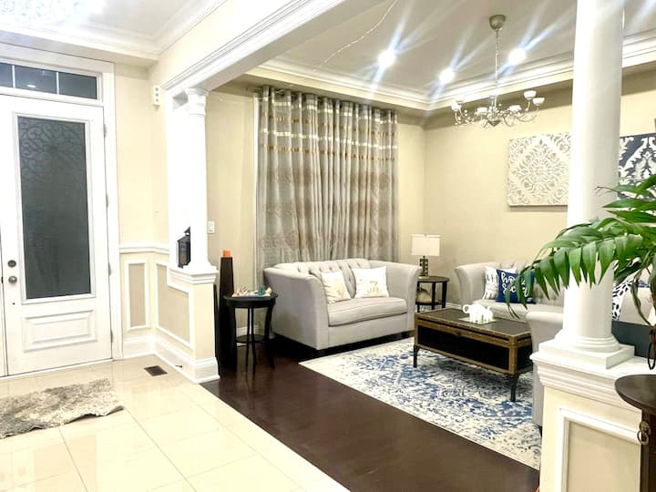 15 Mins From Pearson Airport - Vaughan