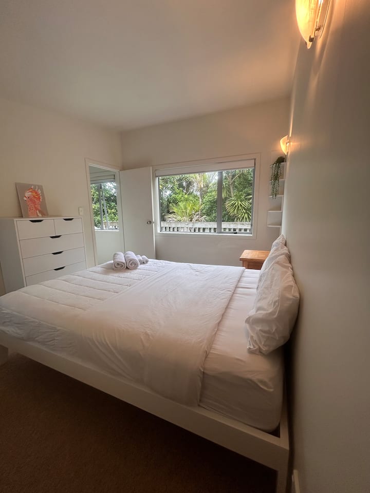 Bright Coastal Stay Near Howick Beach. - Beachlands