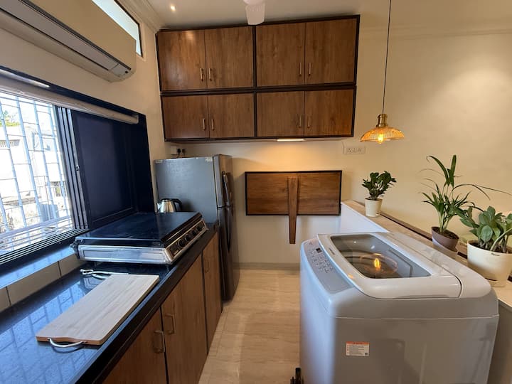 Charm Inn : Boutique Studio, 2 Mins To Seafront - Mumbai