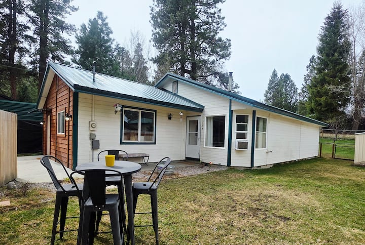 Trailer Parking! Pet Friendly! Fun For Everyone! - Cascade, ID