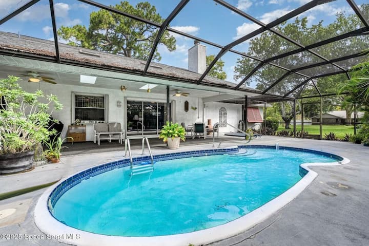 Seasons Tropical Escape Heated Pool - Titusville, FL