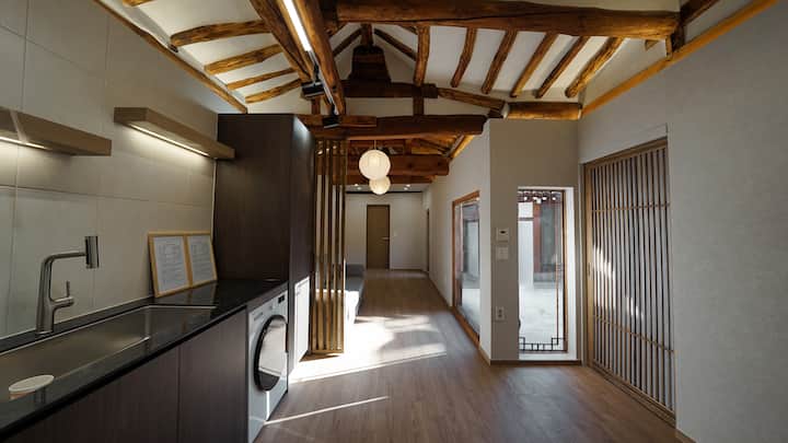 Insa_anguk1min/3r2b/4bed/10p/gyeongbokgung3m/yard - Seoul