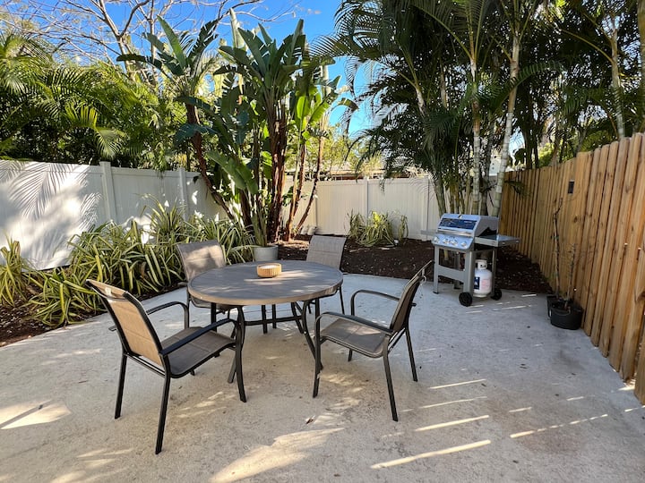 Tropical Oasis In Downtown Sarasota - Sarasota, FL