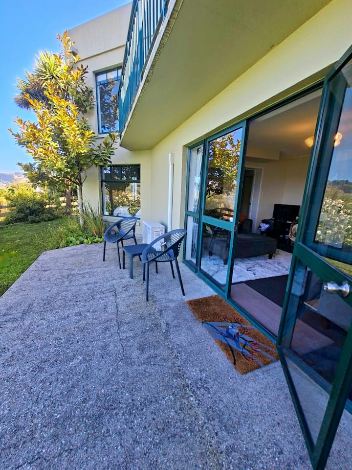 Self-contained Harbour View Apartment - Dunedin