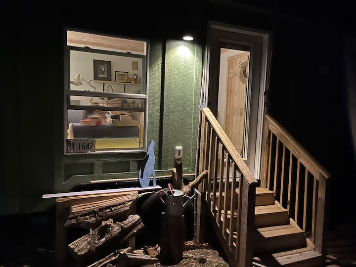 Cute Tiny House Retreat, Block From Tom Petty Park - Gainesville, FL