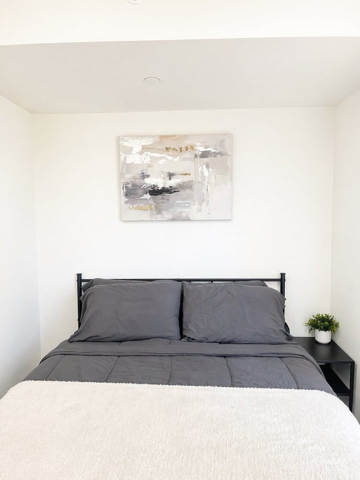 Modern Sunset Studio With Parking - Thai Town - Los Angeles