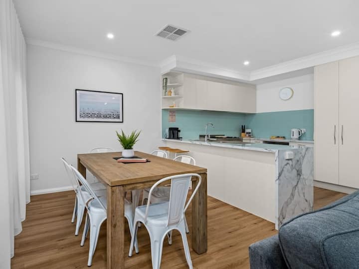 Clio On The Corner - Shepparton