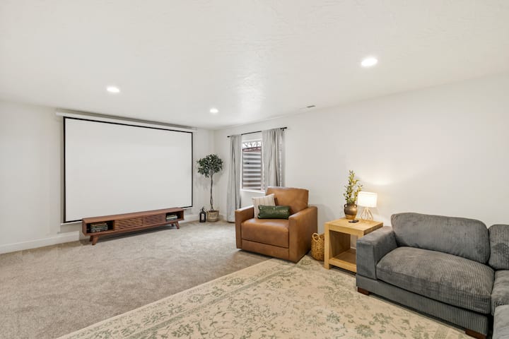 Movie Room+family/pet-friendly+10 Guests+putt Putt - Cedar City, UT
