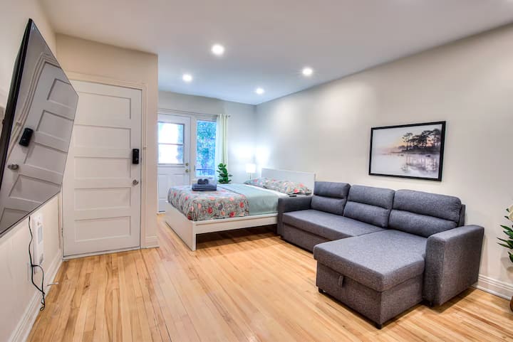 7 Min Ride To Dt | Studio | 10 Min Walk To Metro21 - Montreal