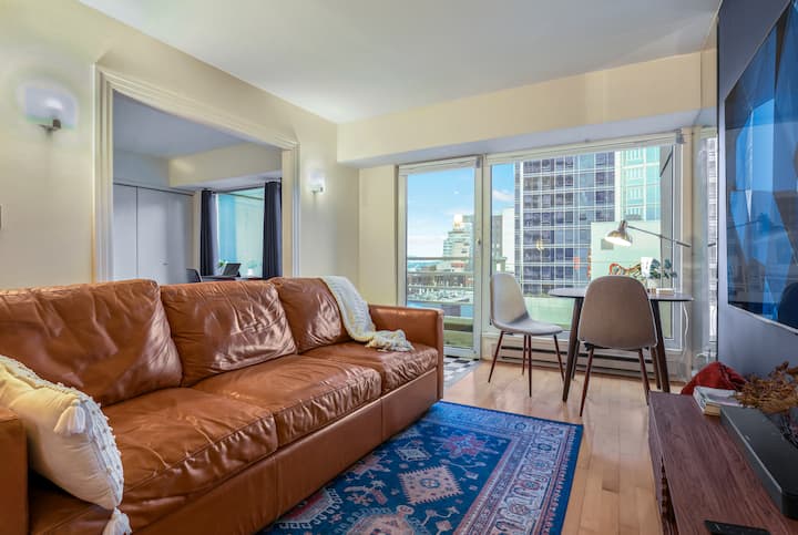 Pike Place Mkt W/water View | Parking+pool+hot Tub - Seattle, WA