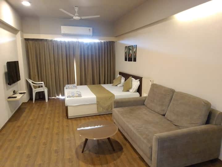 Sky And Sage, Big Pool, 20 Mins To Surat Airport. - Surat