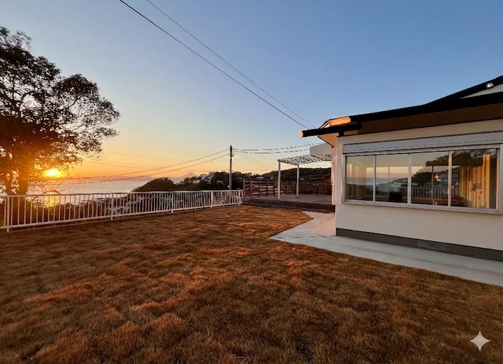 高台から富士山と夕日を一望 | フラットハウス | ウッドデッキ | 芝生 | Bbqグリル - Yokosuka