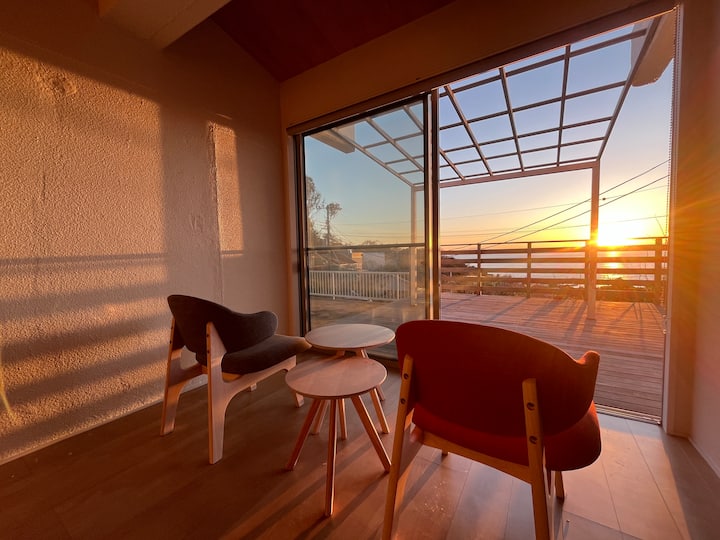 富士山と夕日を独り占め｜海辺の高台テラスでBbq｜秋谷の静寂を楽しむ一軒家（駐車場2台） - Yokosuka