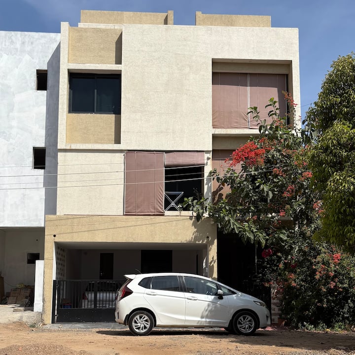 Spacious Villa At Sg Highway Gandhinagar Ahmedabad - Gandhinagar