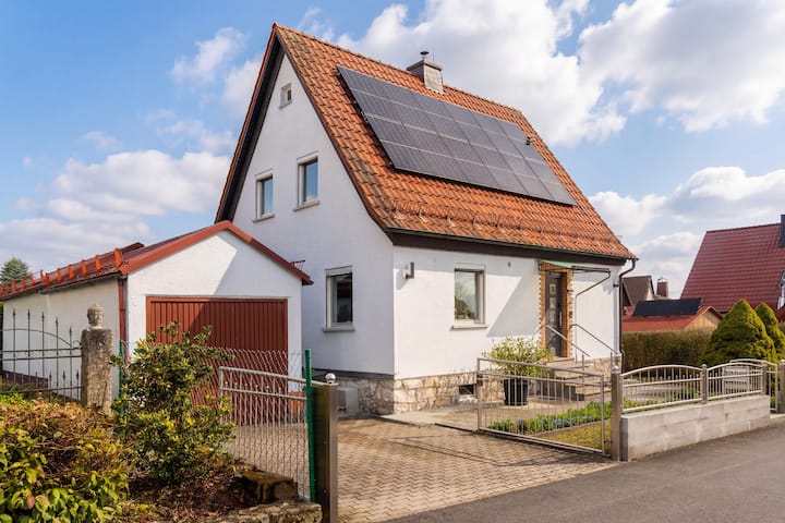 Stilvolles Ferienhaus | Fasssauna & Ruhe - Kronach