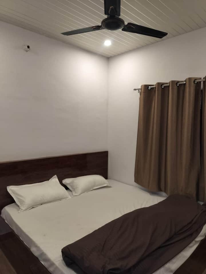 Saket Nikunj Homestay Vrindavan - Vrindavan