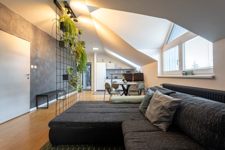 2 Bedrooms Urban Bloom Apartment - Liptovský Mikuláš