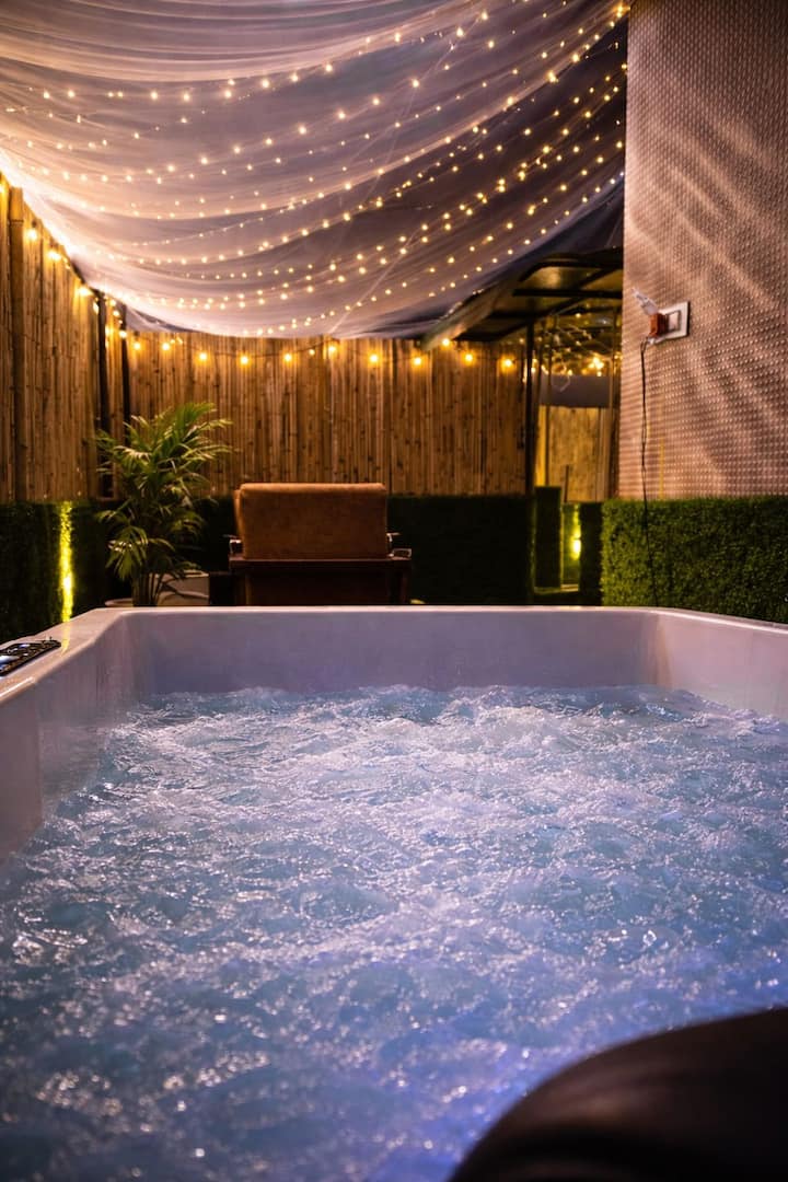 Private Jacuzzi Openterrace | 1bhk Luxury Stay - Delhi