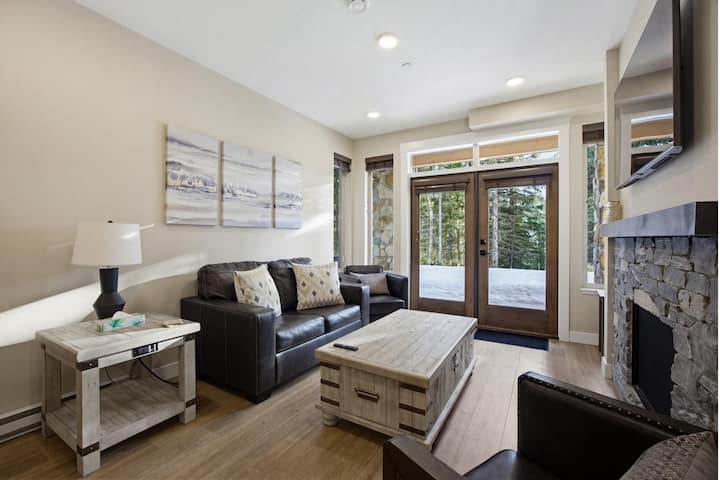 Altitude 5: Stunning 2br/2ba Condo With Ski In/out - Sun Peaks Resort, BC