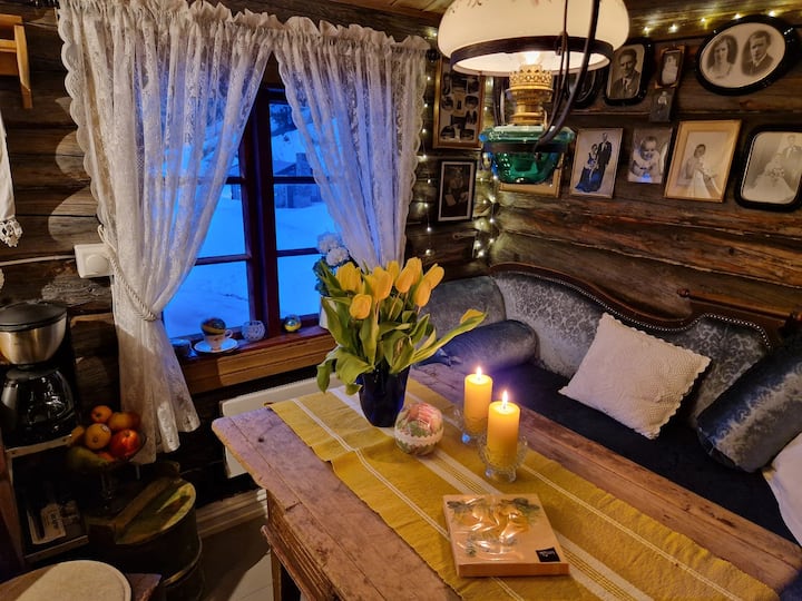 Smia Hytte Med Flott Utsikt Mot Fjellene - Norway