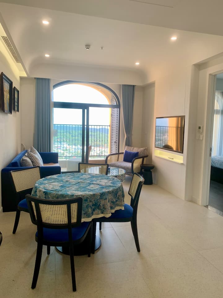 Phu Quoc Sunsettown Hillside Seaview Apartment - Phú Quốc