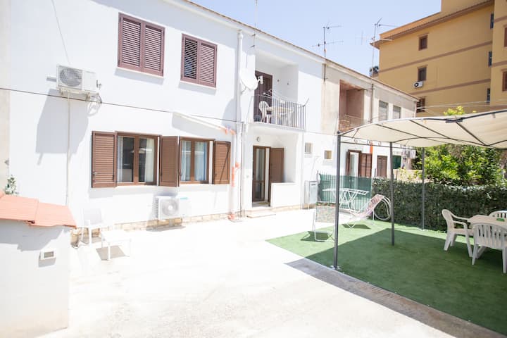 Ferrara House Con Cortile Privato - Castellammare del Golfo