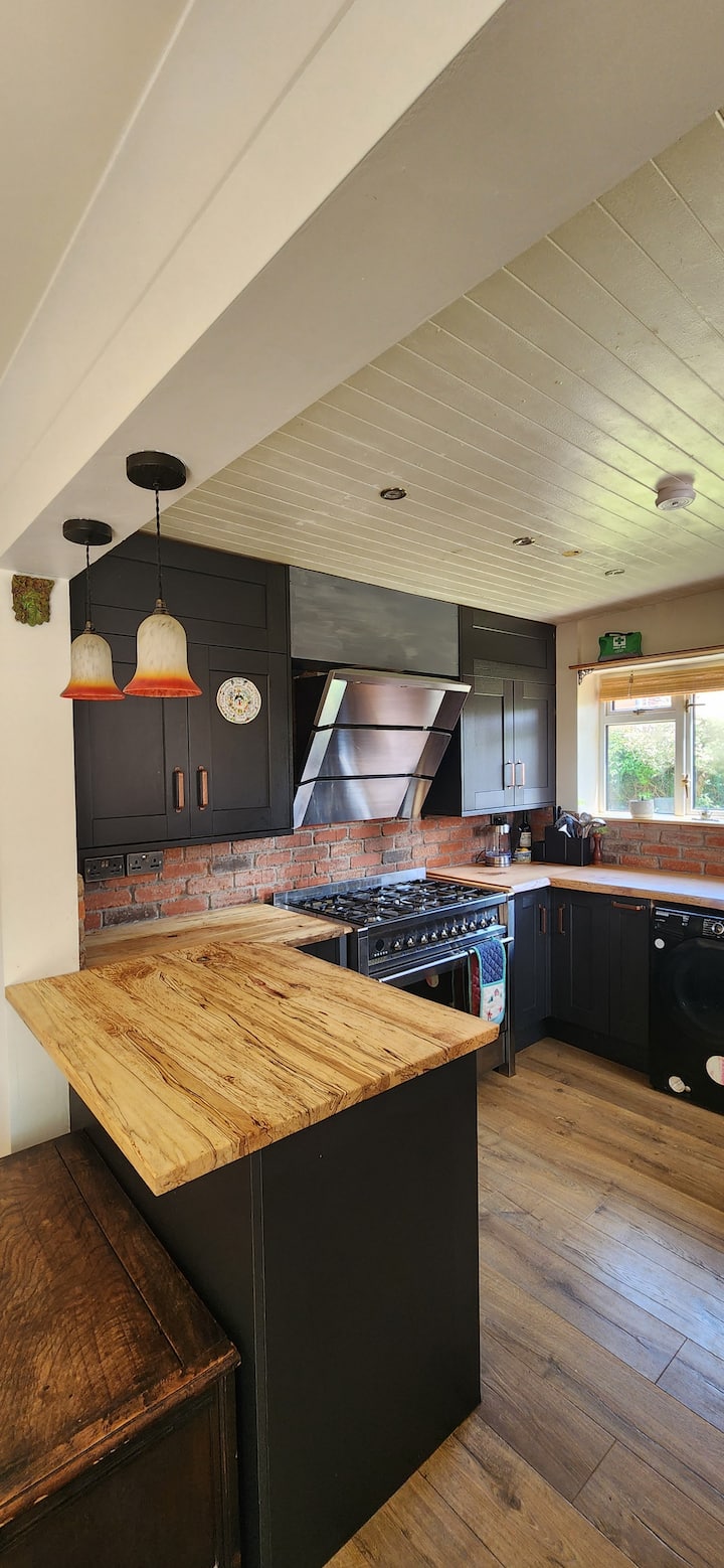 Cosy Home Off Glastonbury High Street - 