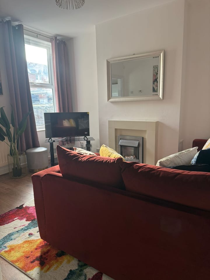 Spacious Family Home | Near City Ground | 4bedroom - Nottingham