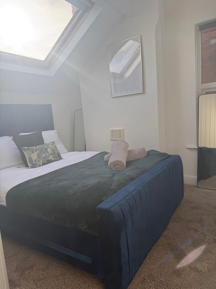 Right By The City Ground | Spacious 4-bed House - Nottingham