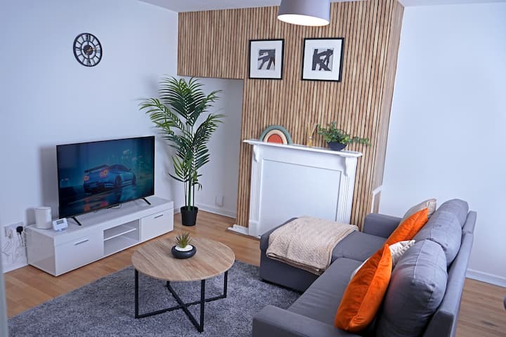 Contractor & Group Haven | Sleeps 6 | Free Parking - Wolverhampton