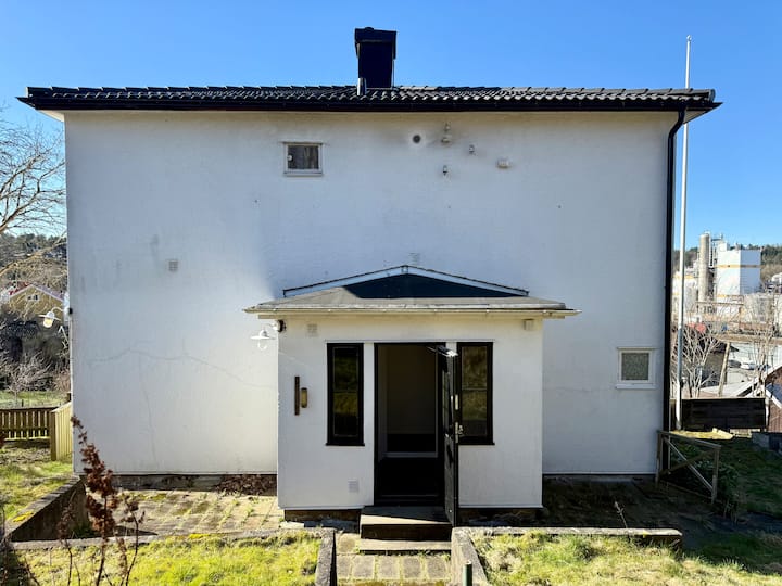 Worker Home •  Near All Job Sites • Free Parking - Kungälv