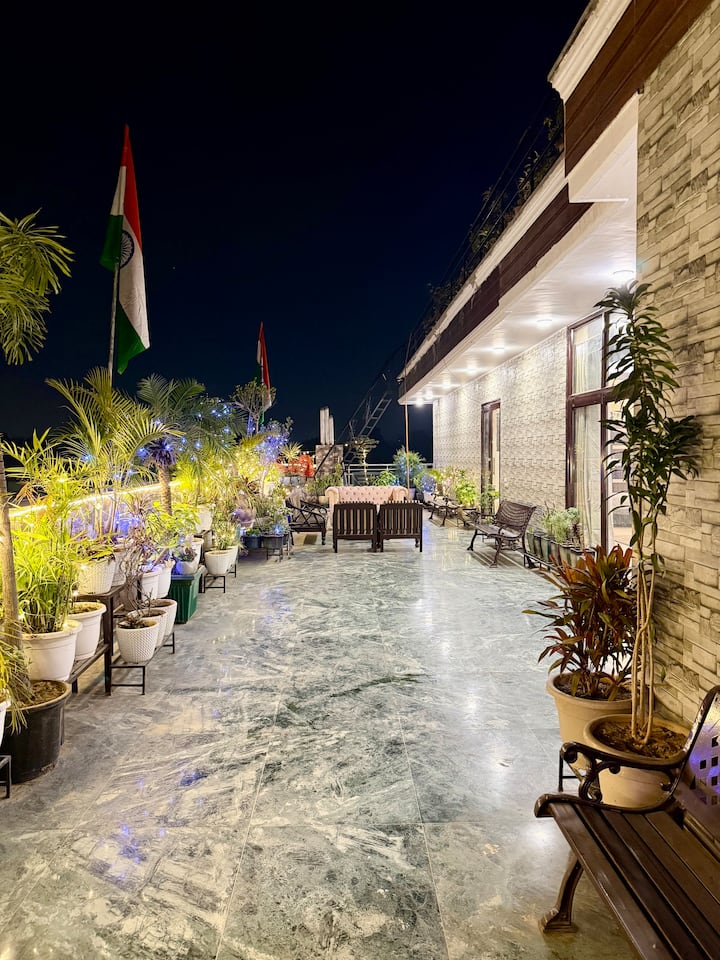 Bageecha | 2br Lift & Terrace Garden Lajpat Nagar - 뉴델리