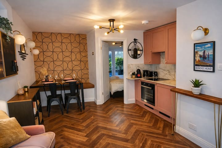 Seaford Seafront | Stylish 1-bed, Severn Sisters - Seaford
