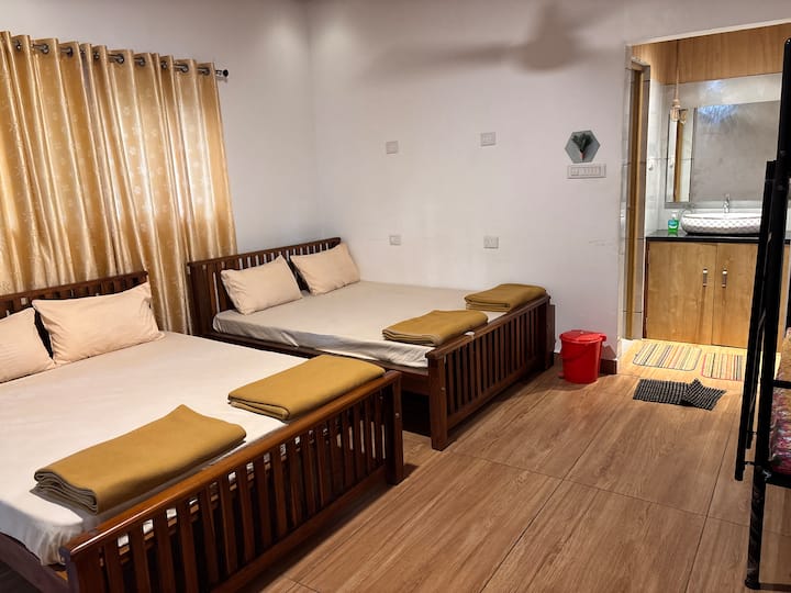 Premium Ac Cottage | 2 King Beds | 1 Dorm | 2 Bath - Gokarna