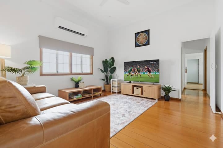 Pool & Stadium View | Inner-city Queenslander - Townsville