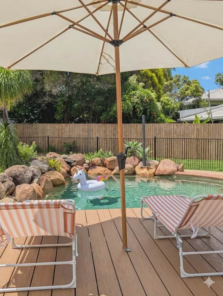 Pool & Stadium View | Inner-city Queenslander - Townsville