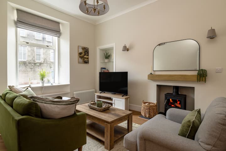 Cosy Callander 1 Bed | Wood Burner & Free Parking - Callander