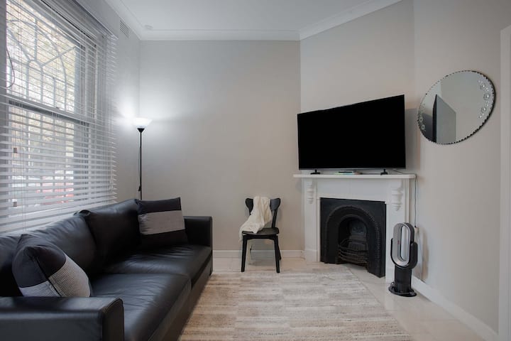 Woolloomooloo Terrace + Equipped Workspace - Sydney