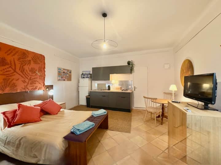 Studio Au Coeur D'eygalières Avec Terrasse Privée - Eygalières