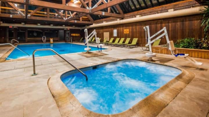 Peaceful Lake Retreats Near Hiking Paths L 4 Rooms - Newtown, CT
