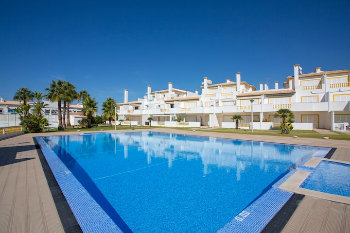Gale Large 3 Bed Apt, Pool, Tennis, Near Beaches - Guia